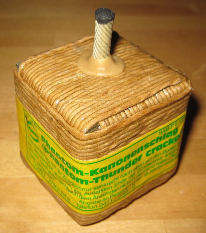 FEUERWERK.net Datenbank | Comet Feuerwerk Phantom-Kanonenschlag ...