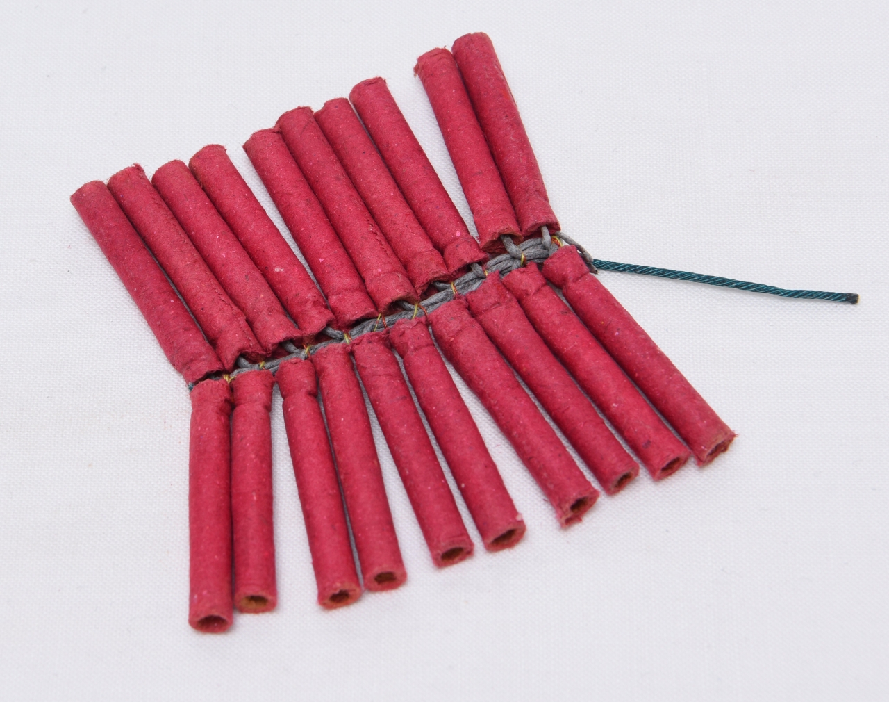 FEUERWERK.net Datenbank | Comet Feuerwerk Paket Cracker