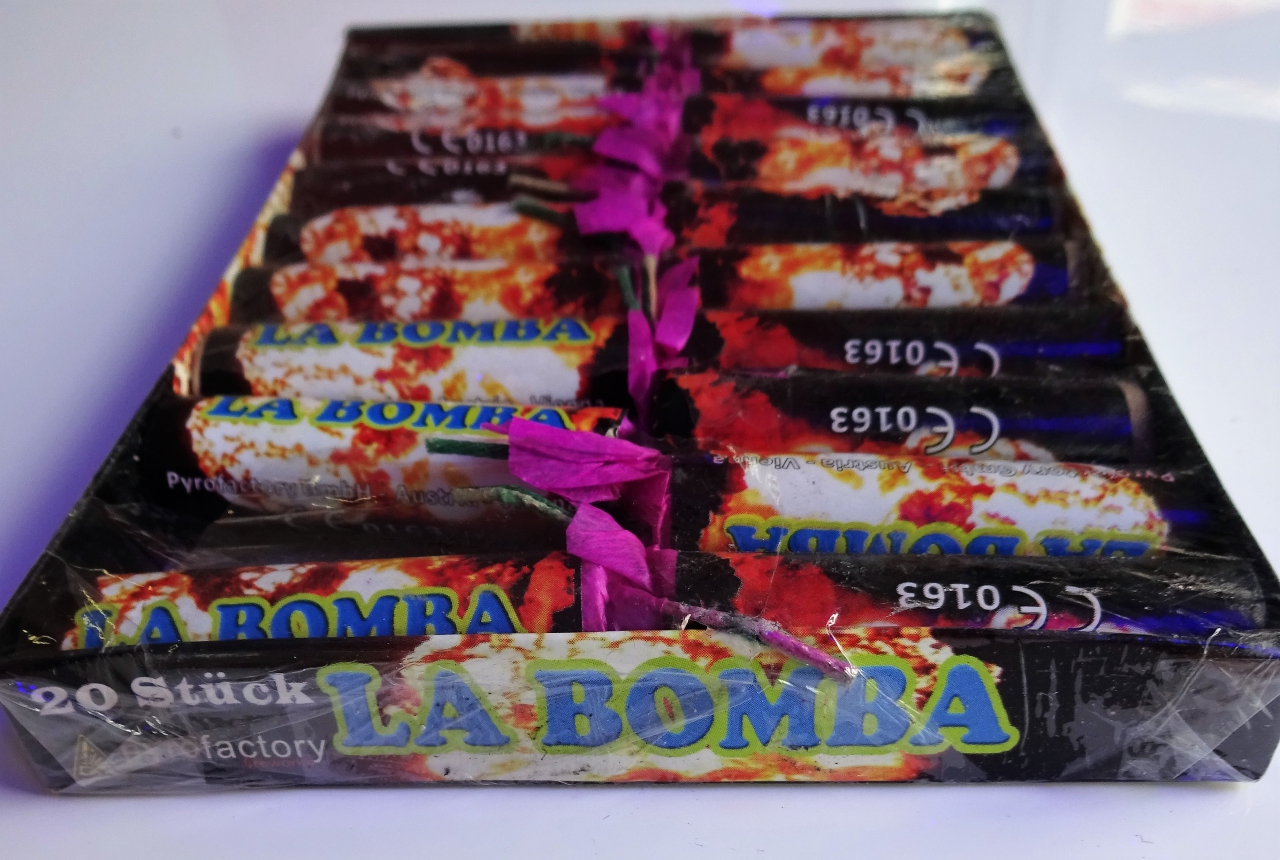 FEUERWERK.net Datenbank | PyroFactory La Bomba