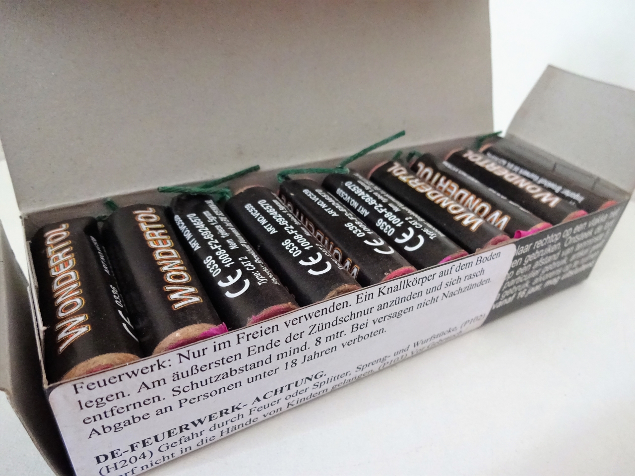 FEUERWERK.net Datenbank | Broekhoff Vuurwerk Wondertol (20er Set)